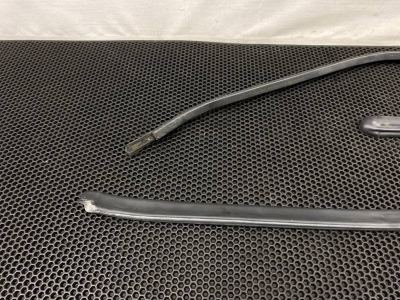 Уплотнитель двери правый задний Mercedes-Benz V-Class 2010 W639 272.978 ...