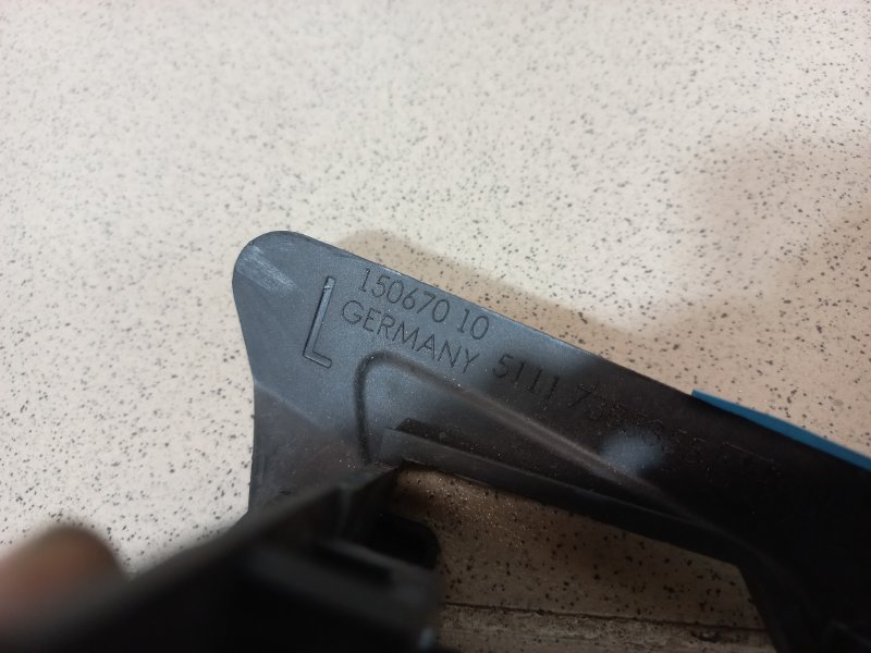 Кронштейн форсунки омывателя фары BMW 5-Series G30 51117385355 купить ...