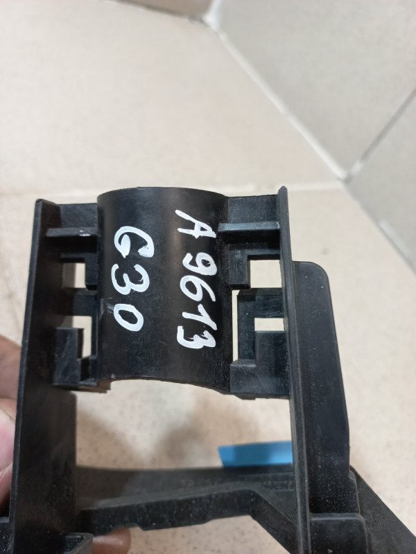 Кронштейн форсунки омывателя фары BMW 5-Series G30 51117385355 купить ...